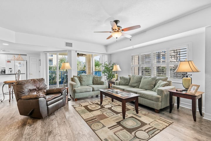 Oceanwalk Corner Unit With Spacious Layout - Edgewater, FL