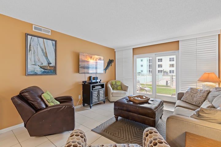 Incredible Unit With Easy Pool Access And Views Of The Atlantic Ocean - New Smyrna Beach, FL
