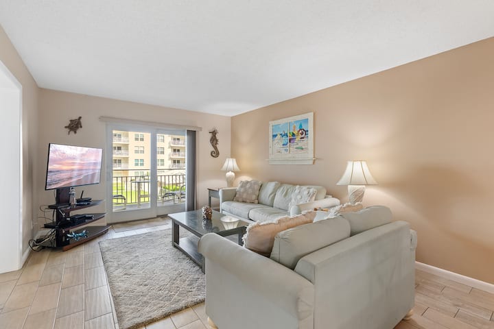 Cozy Beach Retreat On Non-driving Section Of Beach - New Smyrna Beach, FL