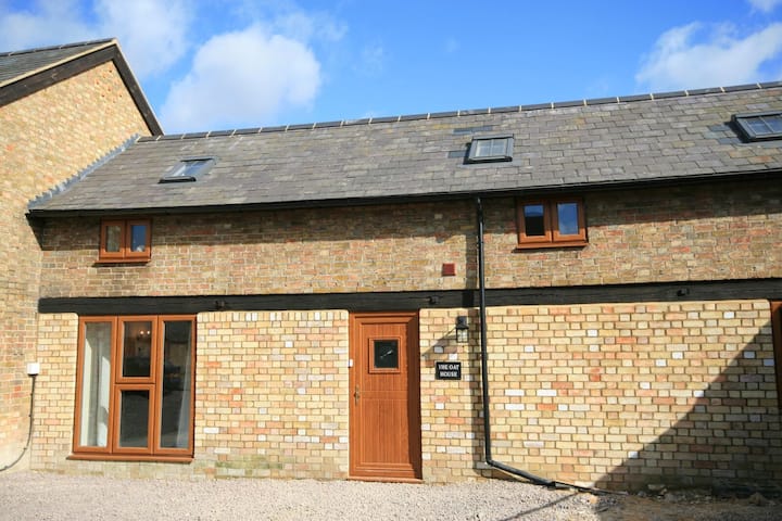 The Oat House - ダンステブル