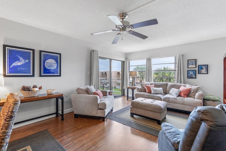 Private Beach Access And Beautiful Ocean View From Your Balcony - New Smyrna Beach, FL