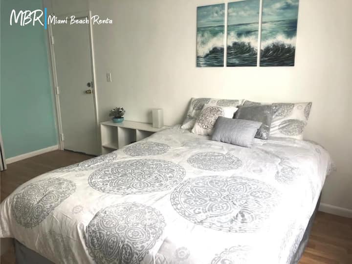 Nice Studio In Great Location, 1 Block From Beach. - Miami Beach, FL