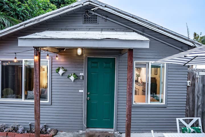 Charming Coastal Cottage Dogs Free, 3 Blocks Ocean - San Diego, CA