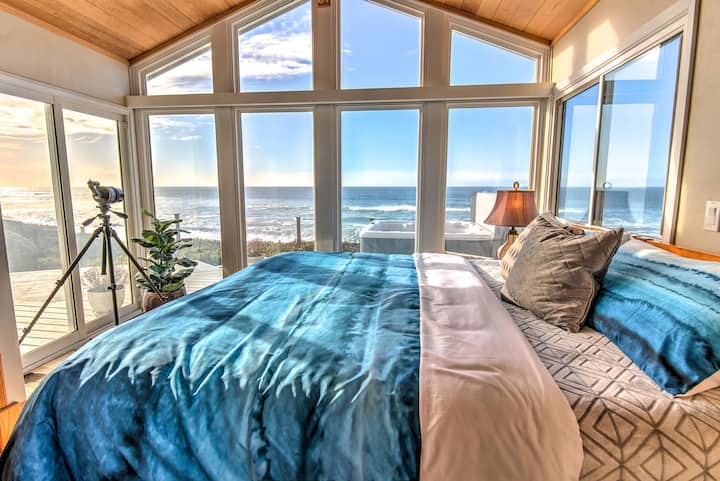 Ocean Front! Hot Tub! Dog Friendly! ~ King Neptune - Depoe Bay, OR