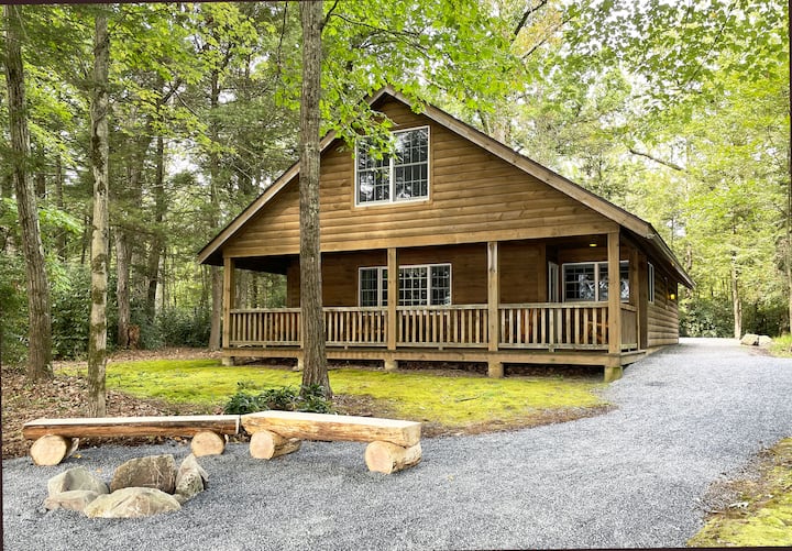 Poconos Lake Front Log Cabin On Private Resort - Pennsylvania