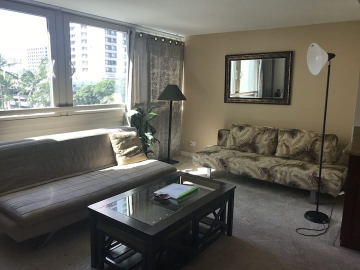 Full Kitchen- Large Lanai- Long Stays Welcome - Honolulu, HI