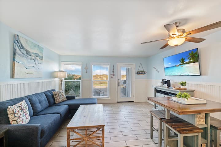 Beachside Escape | Ocean Views & Pet-friendly - Corpus Christi, TX