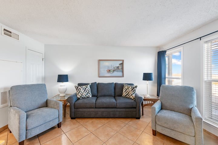 Dog-friendly Beachside Condo | Heated Pool & Dune Views - Corpus Christi, TX