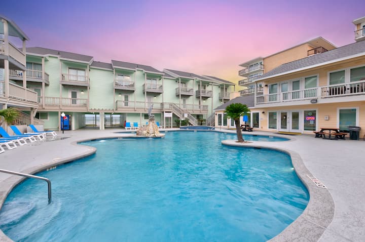 Poolside Beachfront Condo | Modern Upgrades & Coastal Comfort - Corpus Christi, TX
