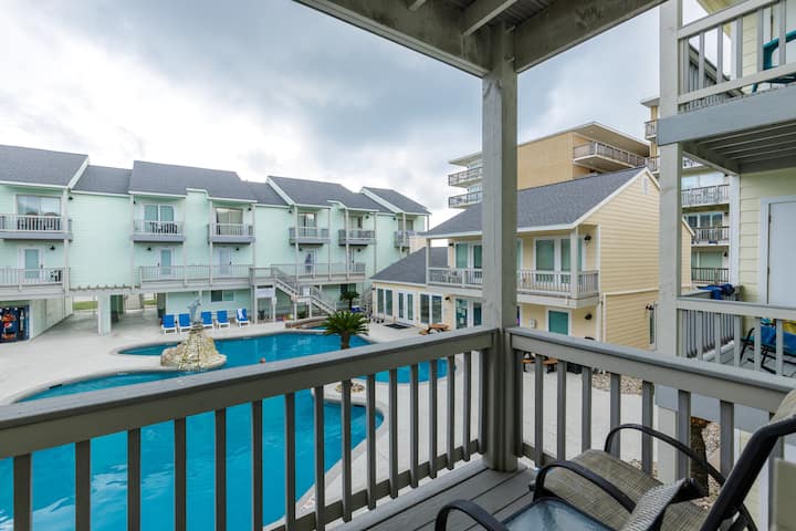 Coastal Condo | Poolside, Hot Tub & Beach Access - Corpus Christi, TX