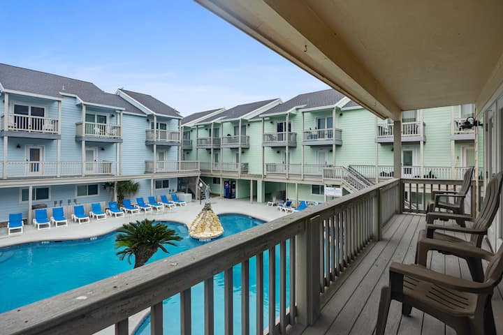 Beach Condo Getaway | Pool, Hot Tub & Balcony - Corpus Christi, TX
