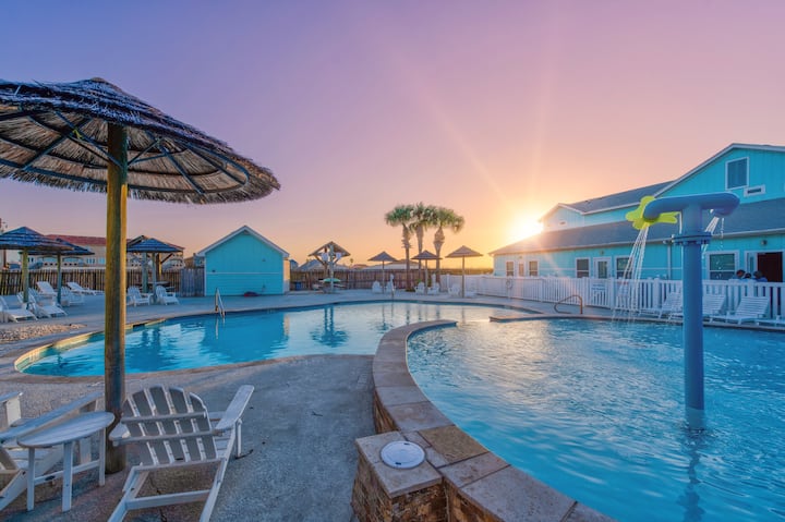 Pool & Playground | Family Pet-friendly Townhome - Corpus Christi, TX