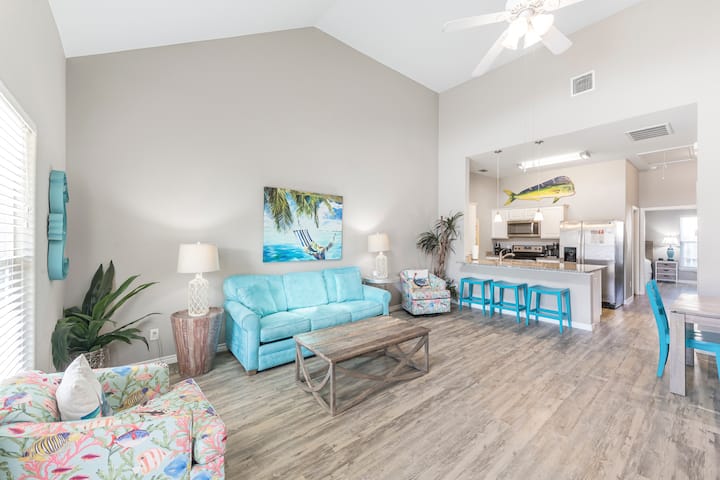 Spacious Family Retreat | Pools & Playground - Texas