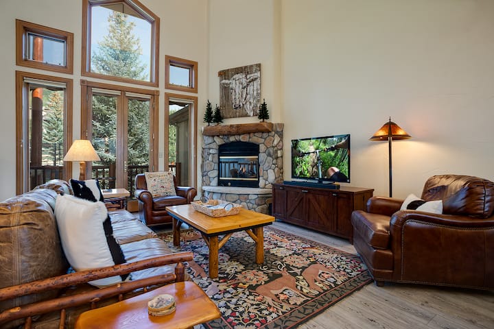 X2745 | Gorgeous Interiors | Amazing Views | Hot Tub | Winter Shuttle - Steamboat Springs