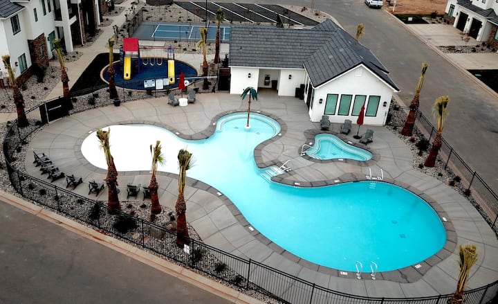 Blue Skies Ahead - Pool Is Open!!! - St. George