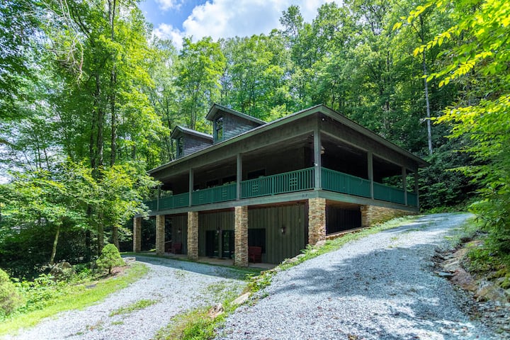 Honey Bear Haven ~In Gated Community, Pool Table! - Blowing Rock, NC