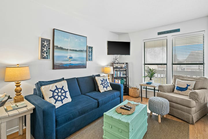 Coastal Studio Waterview | Balcony | Pool - 德斯坦