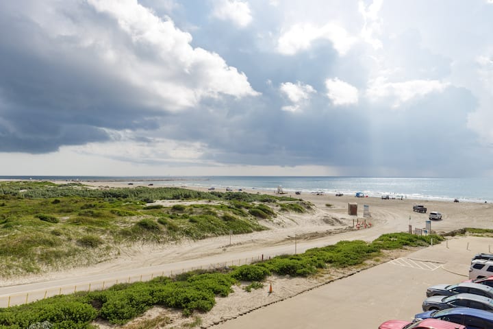 Ocean Views + Heated Pool | Beachside Retreat - Corpus Christi, TX