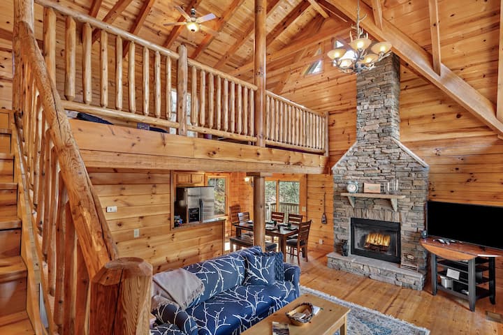 Tranquility - New Hot Tub, 3bd/3ba, Pool Table - Lake Lure, NC