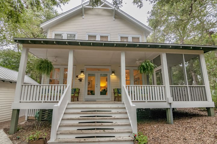 Live Oak Views From This 3 Bedroom Cottage;2 Carts - Bald Head Island, NC