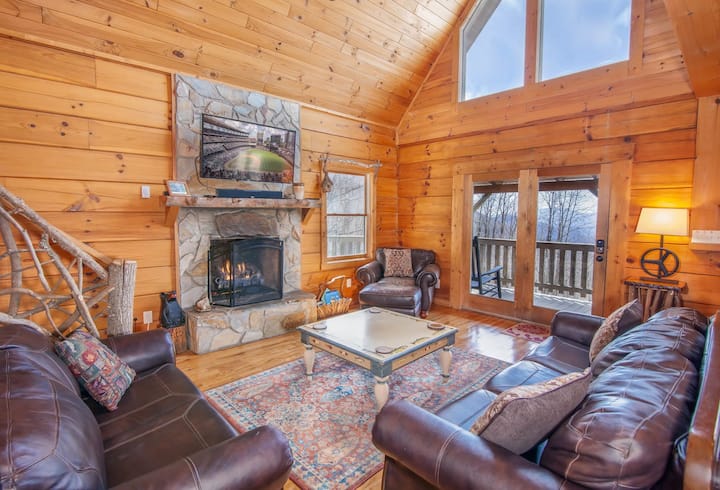 Large Cabin Sitting At 4,000 Feet Elevation - Mountain City, TN