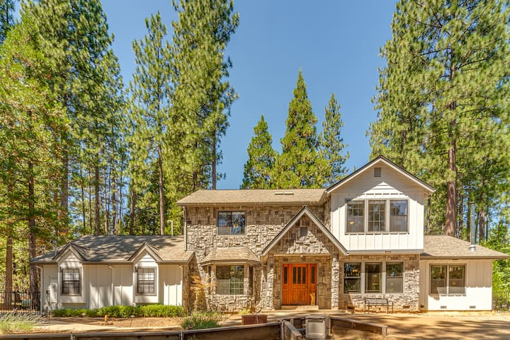 Varela Mountain House - Hot Tub, Pet Friendly - Arnold, CA