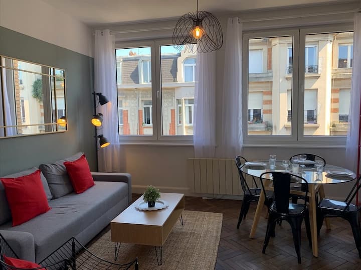 Appartement 2 Chambres Avec Parking, Proche Métro - Lille