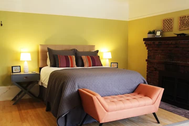 Roomy Studio Walkable To Uc Berkeley W/parking - Berkeley, CA