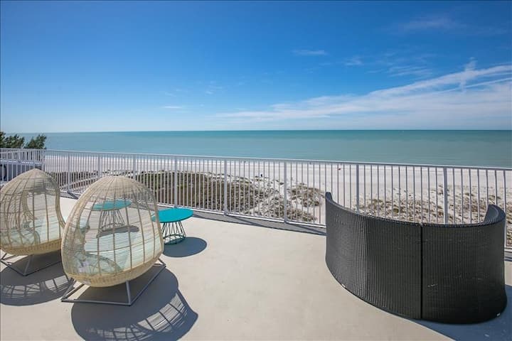 Gorgeous Sunsets! Oceanfornt 3 Bedroom Penthouse, Direct Beach And Gulf Views - St. Petersburg, FL