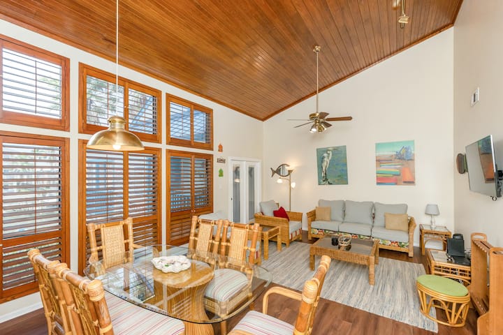 Boat-friendly Waterfront | Pool & Hot Tub - Whitecap Beach, TX