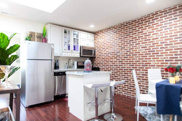 Rowhome Stacked Units / Up & Coming / Convenience - Washington D. C., DC