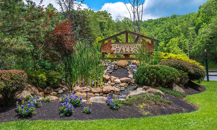 Majestic View - Stunning Mountain Views Ahead! - Gatlinburg, TN