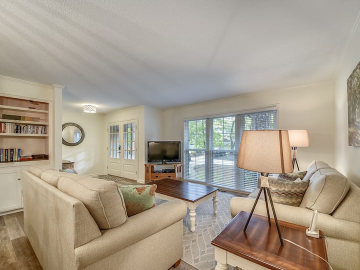 Pet Friendly 3br W/ Screened Porch & Amenities - Bluffton, SC