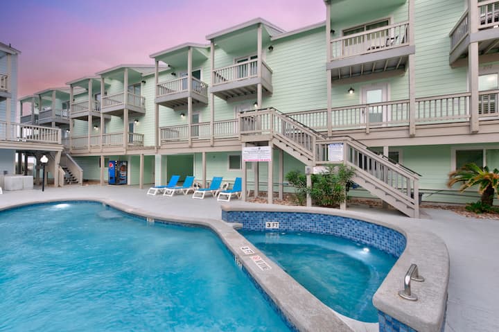 End Unit Beach Condo | Pool, Hot Tub & Dune Views - Corpus Christi, TX