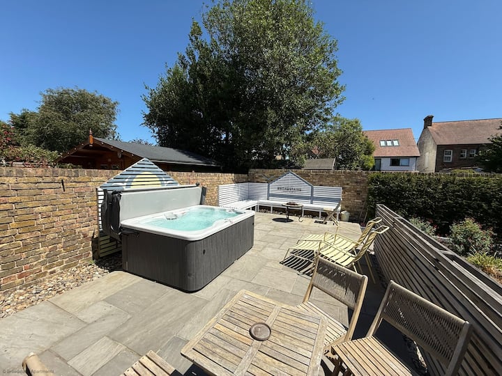 Top Floor Apartment With Hot Tub In Broadstairs - Broadstairs
