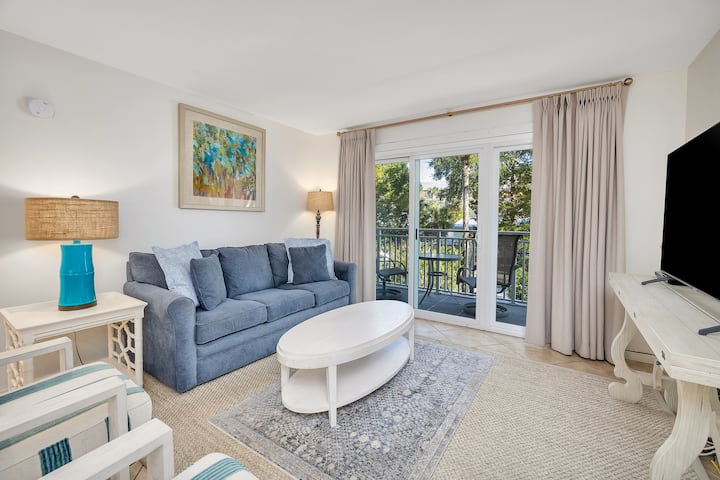 Oceanfront Gem: Pool, Beach & Prime Location - Jekyll Island, GA
