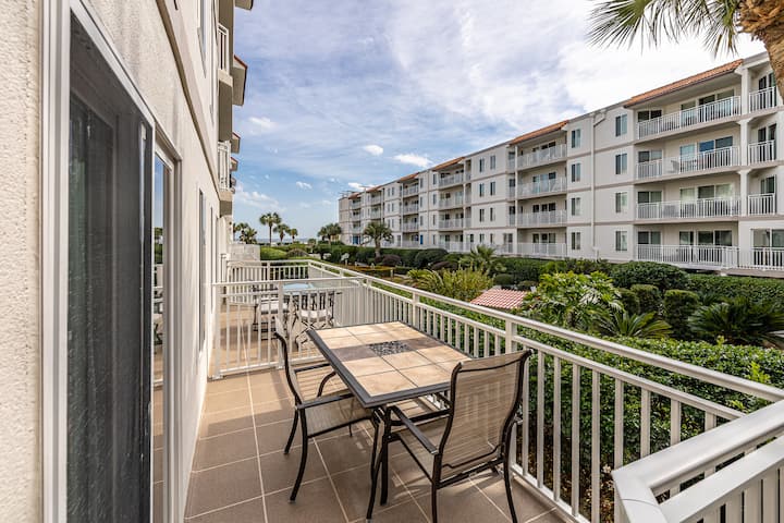 Oceanfront Beach Club Resort - Brunswick, GA