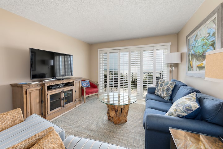 Spacious And Oceanfront Condo - St. Simons Island, GA
