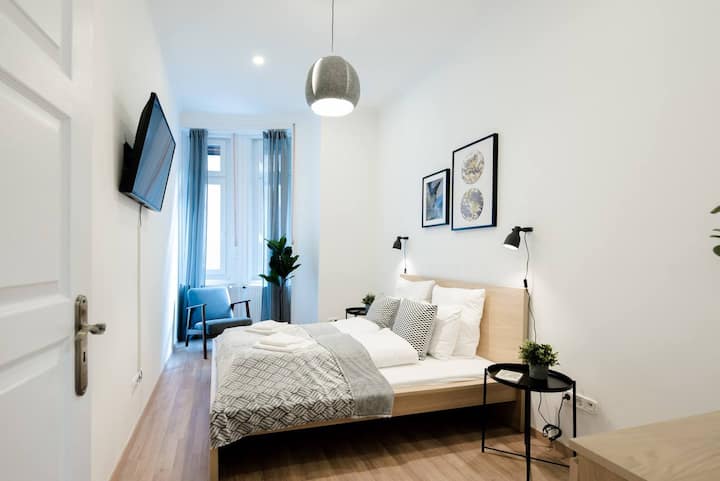 New Home With Aircon At Great Location - Budapest