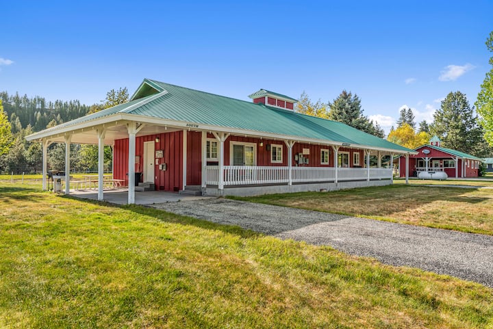 Scenic, Pet-friendly Cabin With On-site Brewery - Lake Chelan, WA