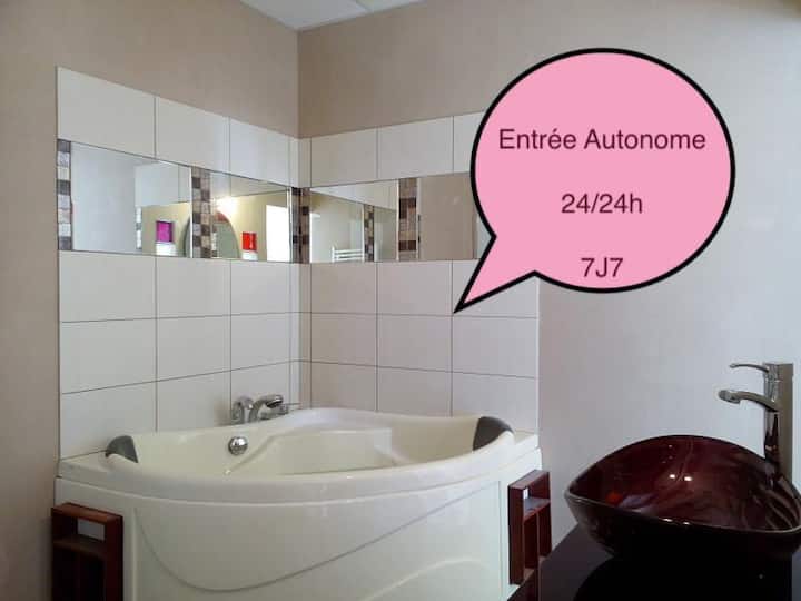 *** F1 Bien êTre Néris Les Bains ***  Parking / Baignoire Balnéo -  Salle Commune De Remise En Forme - Commentry