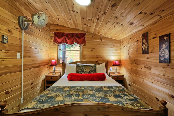 Motel Long Lake Pet Friendly W/easy Beach Access - Long Lake, NY