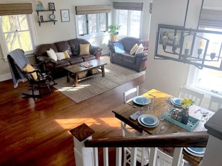 Downtown Farmhouse- Near Historic Downtown Cody, Pet Friendly, Family Home - Cody, WY