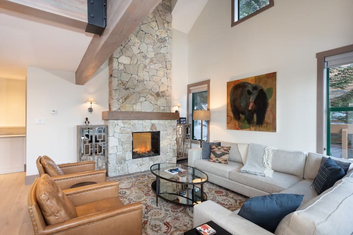 Village Townhouse Near Bike Park W/ Hot Tub - Whistler
