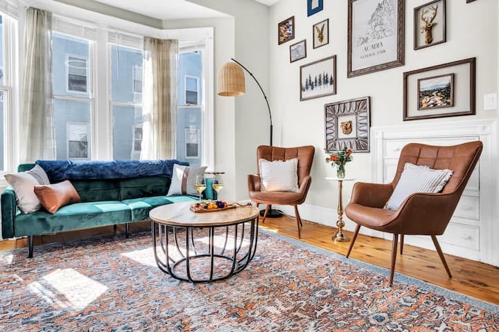 2br W/ Parking | 5 Min To Downtown - Portland, ME