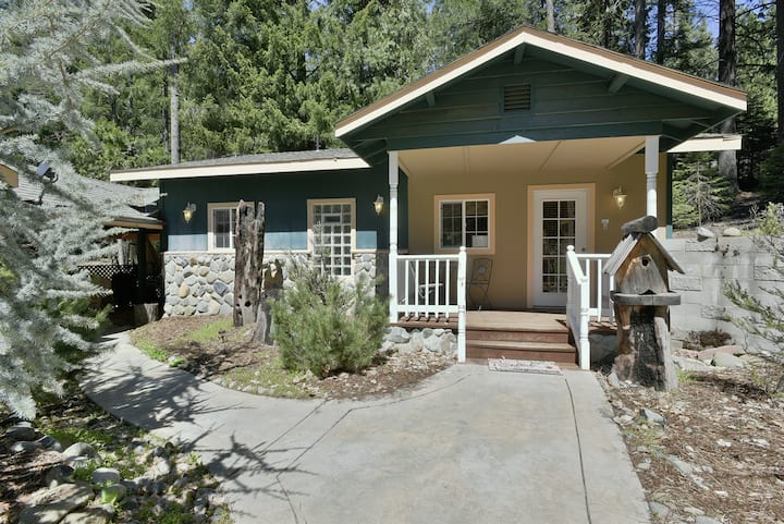 Shasta Cottage, A Romantic Get-away In Mt. Shasta. - Mount Shasta, CA