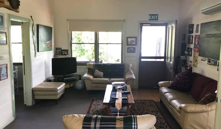 Flashpacker Family Motel Room & En-suite Bathroom - Port Campbell