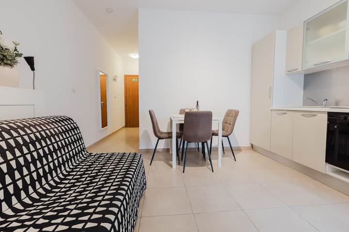 Tropea Court Sliema Apartment 5b By Homely - Malta