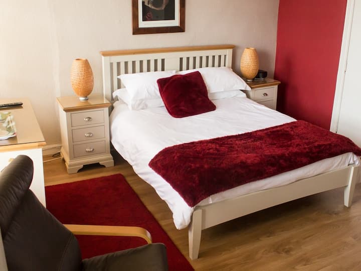 Double Ensuite Room @ The Ship - Chelmsford