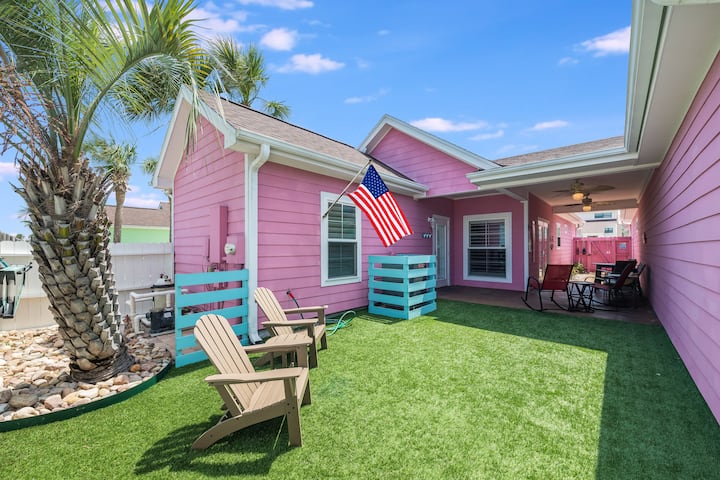Pet Paradise | Cottage With Pool & Turf Yard - Corpus Christi, TX